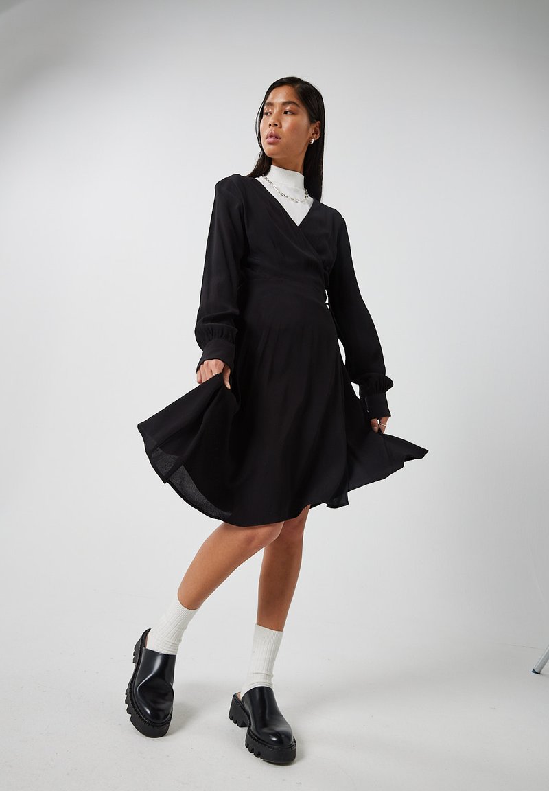 Minimum WALLICA - Freizeitkleid - black/schwarz - Zalando.de