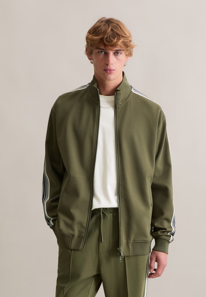 Marc O'Polo DENIM MIT KONTRASTSTREIFEN - Blouson Bomber - dark moss ...