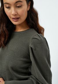 PEPPERCORN Trui - beluga green/donkergroen - Zalando.nl