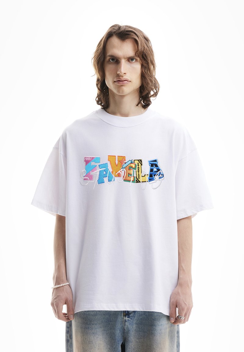 FAVELA MULTICOLOR PATCH UNISEX - Print T-shirt - white - Zalando