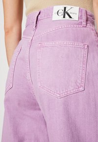Calvin Klein Jeans HIGH RISE RELAXED - Jeans Relaxed Fit - denim light ...
