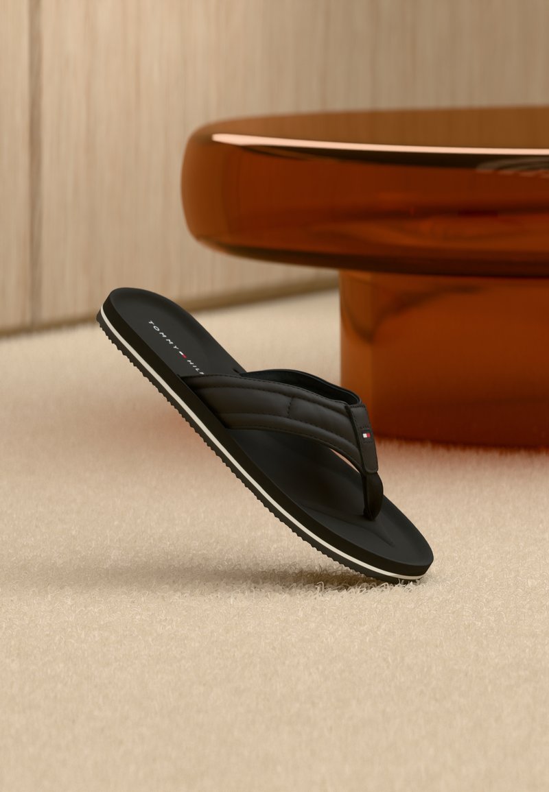Tommy Hilfiger FLAG PADDED STRAP FLIP-FLOPS - Sandalias de dedo - black ...