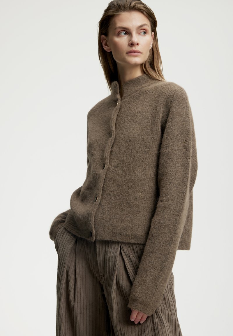 Gestuz ALPHAGZ - Strickjacke - walnut melange/hellbraun - Zalando.de