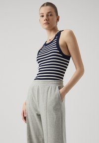 GAP LOGO FRONT SEAM WIDE LEG - Tracksuit bottoms - heather grey/light ...