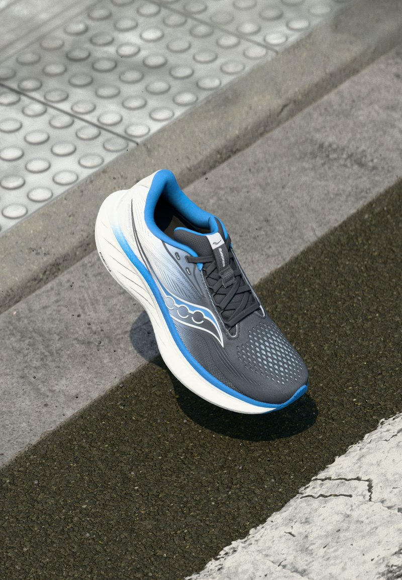 Saucony RIDE 18 - Road running shoes - black/skydiver/grey - Zalando