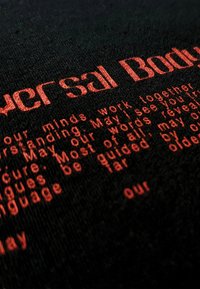 Vertere Berlin UNIVERSAL BODY TALK UNISEX - T-Shirt print - black ...