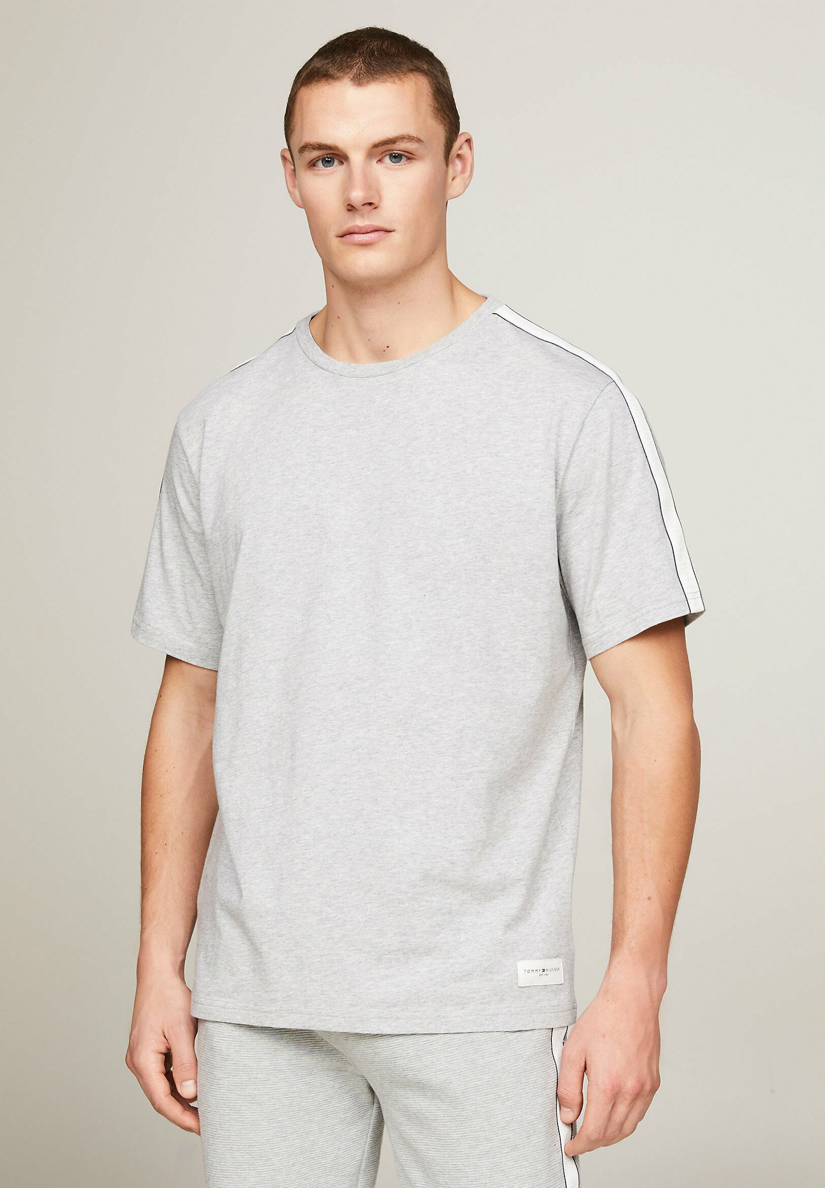 Tommy hilfiger tape t shirt store