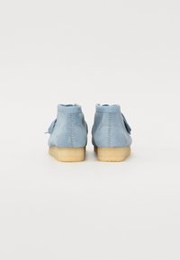 Clarks Originals WALLABEE - Bottines à lacets - powder blue/bleu clair ...