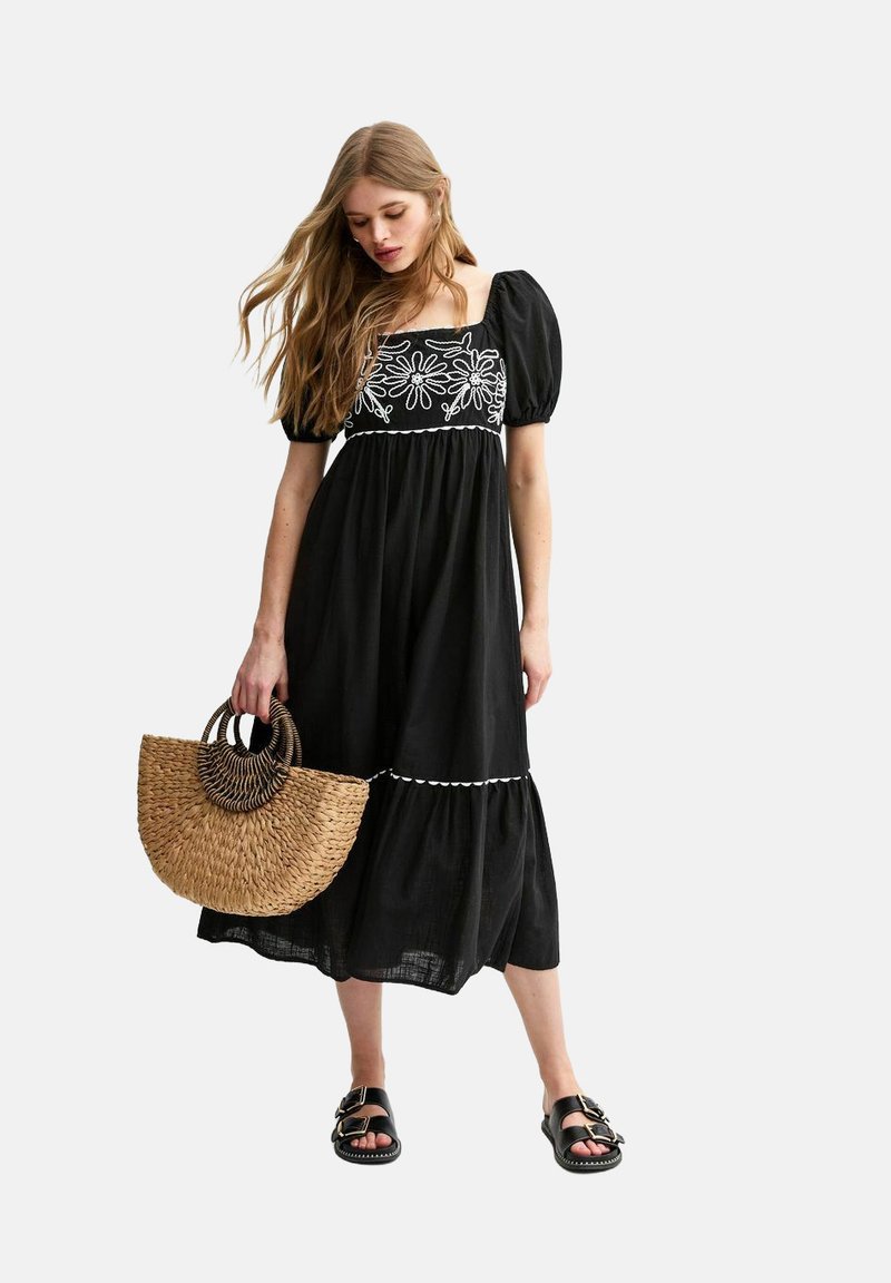 New Look FLORAL EMBROIDERED MIDI SMOCK - Vestito casual - black/nero ...