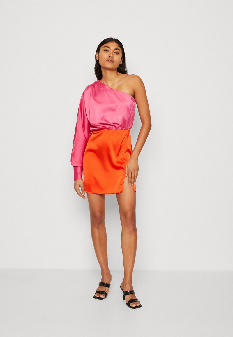IN THE STYLE COLOUR BLOCK ONE SHOULDER MINI DRESS - Cocktailkleid ...