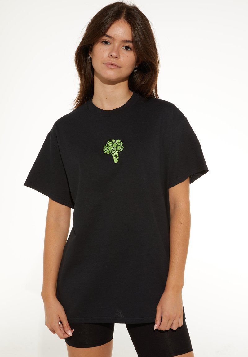 New Love Club BROCCOLI EMBROIDERED - T-shirt print - black/zwart - Zalando.be