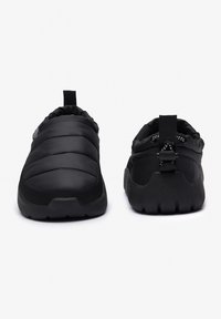 Lacoste SERVE - Slipper - blk blk/schwarz - Zalando.de