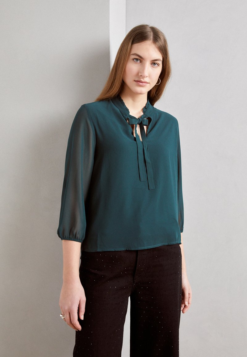 Anna Field ADAPTIVE CHIFFON BOW BLOUSE - Blouse - dark green - Zalando