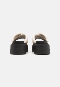 Buffalo FLORA CROSS QUILT - Mules à talons - offwhite/écru - ZALANDO.FR