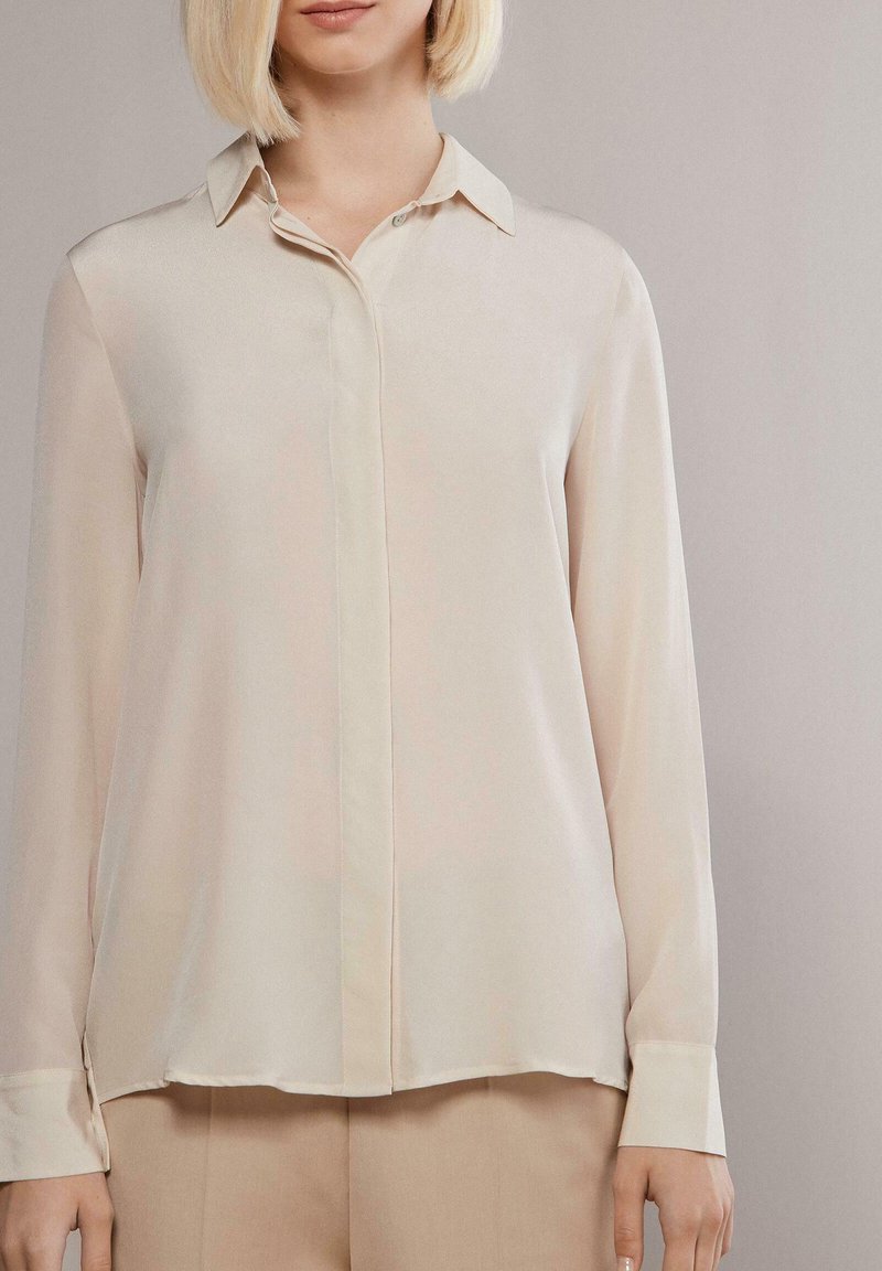 Falconeri BLOUSE WITH COLLAR - Hemdbluse - natürlich light mother of ...