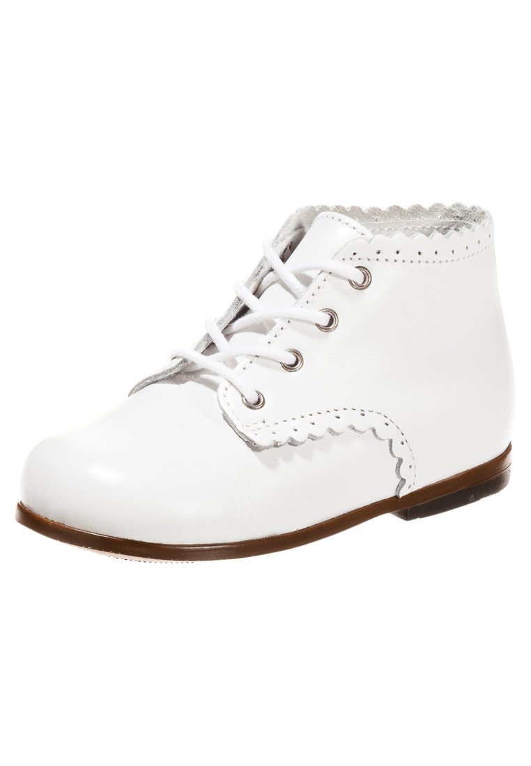 Little Mary VIVALDI - Baby shoes - vachette blanche/white - Zalando.co.uk