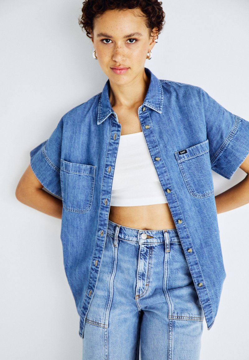 Lee LOOSE UTILITY - Button-down blouse - gravity waves/dark-blue denim ...