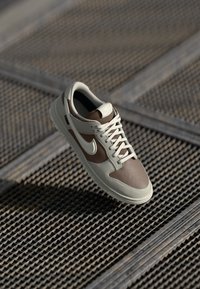 Nike Sportswear DUNK GTX - Sneakers basse - light bone/sail/brown ...