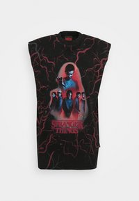 Karl Kani KANI X STRANGER THINGS HEAVY WASHED SLEEVELESS TEE - Triko s ...