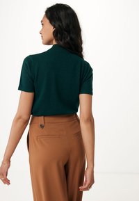Mexx SS LAURA BASIC TURTLE NECK - Camiseta básica - dark green/verde ...