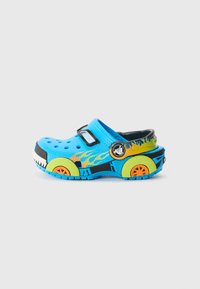 Crocs CLASSIC IAM MONSTER TRUCK UNISEX - Clogs - neon ocean/blue ...