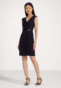 Lauren Ralph Lauren RYLAN SHORT SLEEVE DRESS - Cocktailkleid/festliches Kleid - lighthouse navy ...