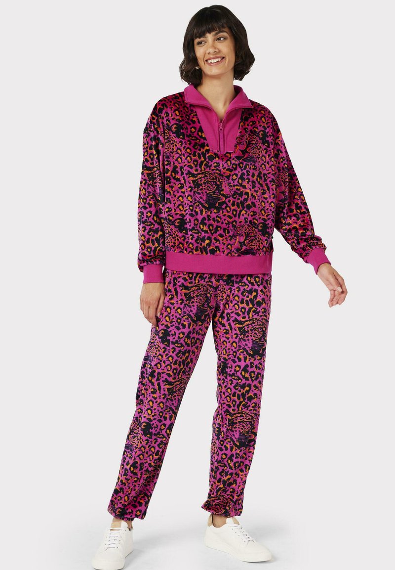 Chelsea Peers HIDDEN LEOPARD PRINT CO-ORD SET - Pyjamas - bright pink ...