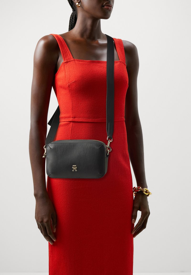Tommy Hilfiger CHIC CAMERA BAG - Across body bag - black - Zalando.co.uk
