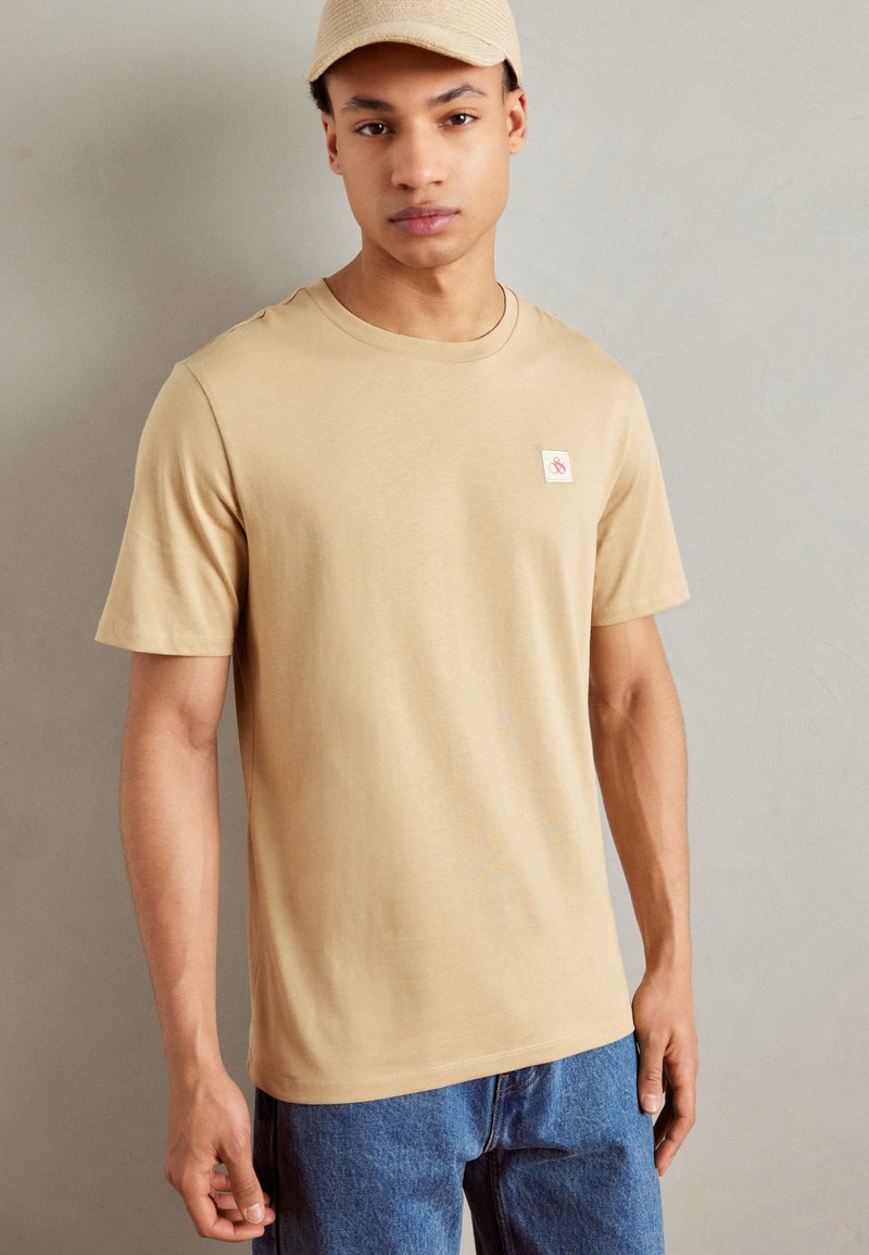 Scotch & Soda LOGO BADGE - T-shirts basic - seastone/camel - Zalando.dk