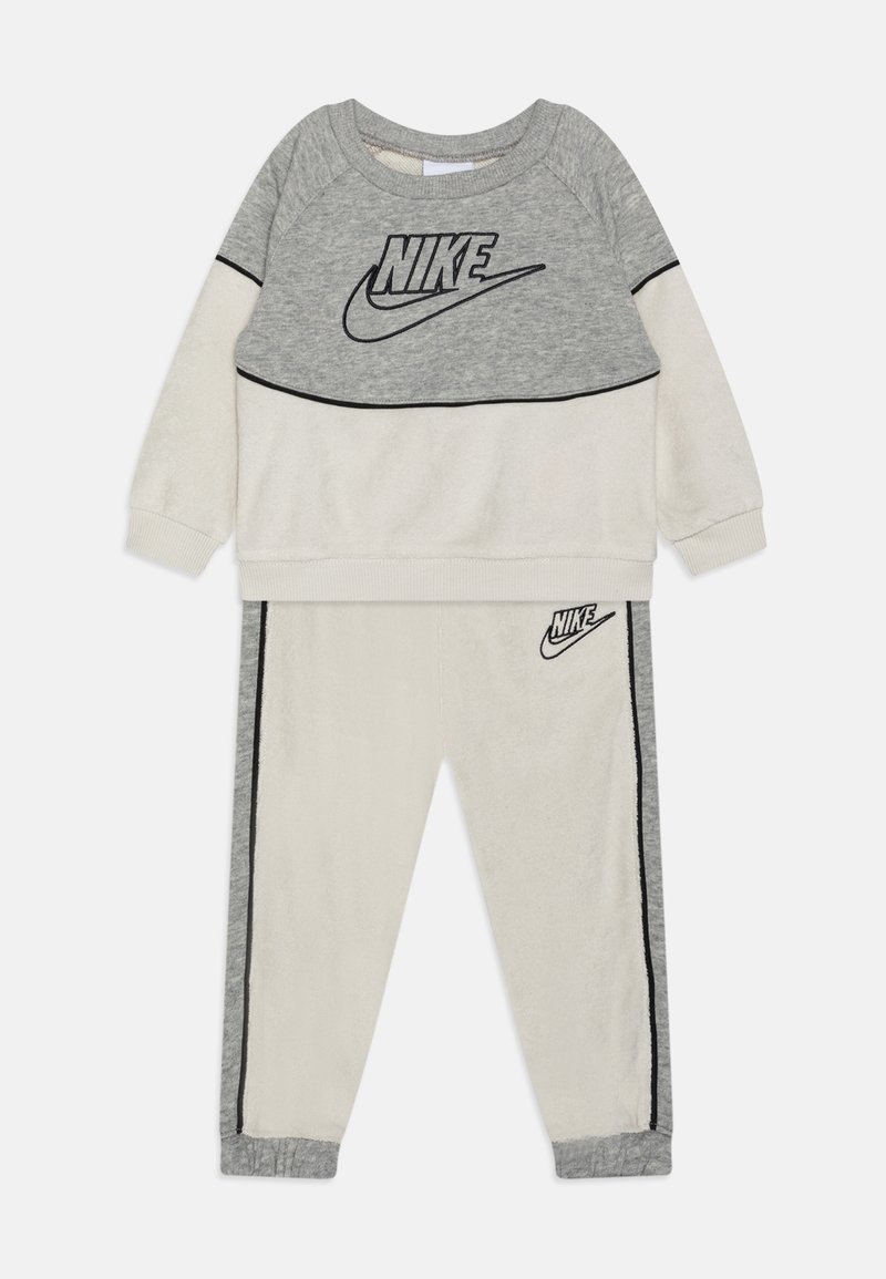 Nike Sportswear Amplify Crew Set Trainingsanzug Dark Grey Heather