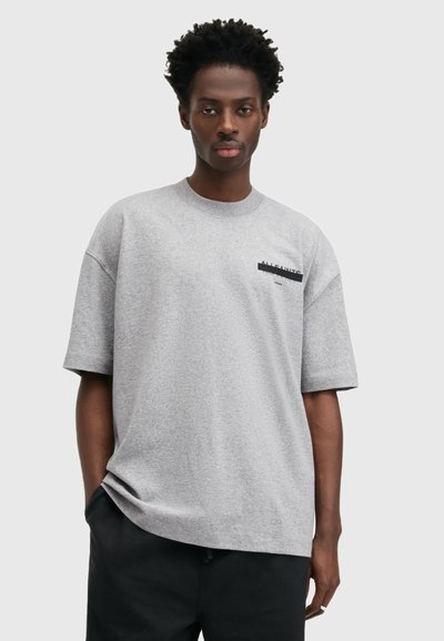 AllSaints REDACT CREW - Printtipaita - ashen white/valkoinen - Zalando.fi
