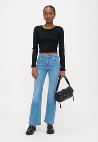 ONLY Petite ONLPOWER PUSH UP - Zvonové džínsy - special bright blue ...