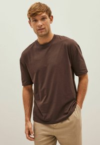 Next ESSENTIAL CREW NECK - T-Shirt basic - dark brown/braun - Zalando.at