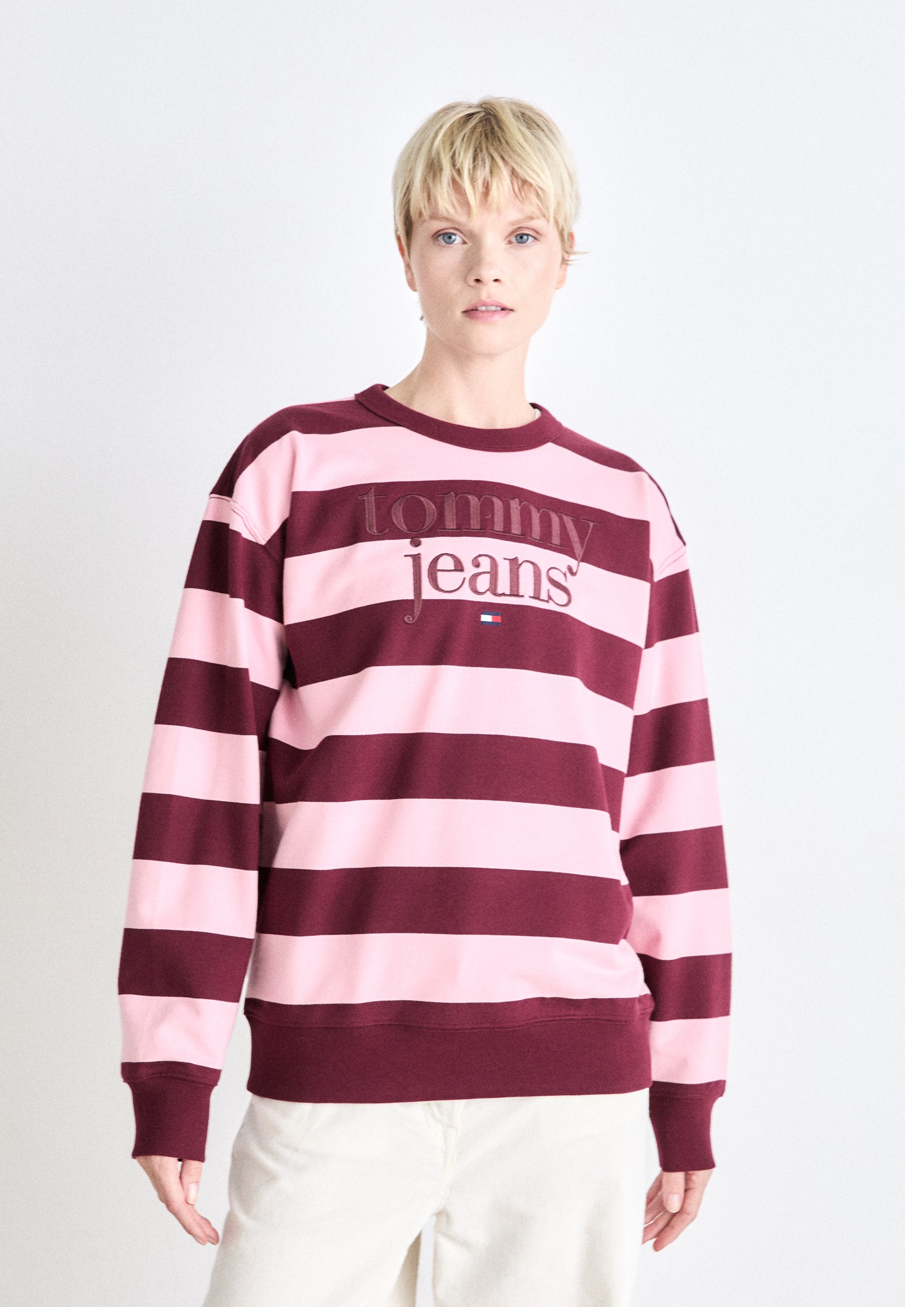 Tommy Jeans LOGO CREW Sweatshirt deep rouge bordeaux Zalando