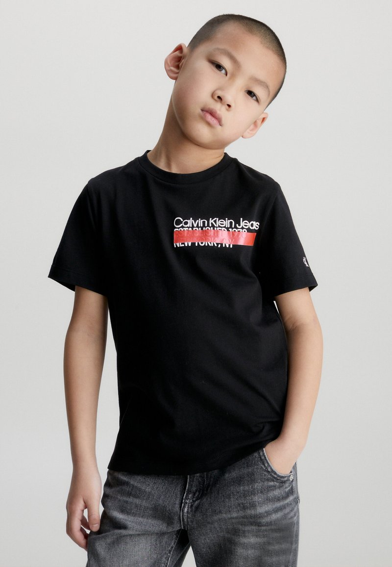 Calvin Klein Jeans HERO MINI LOGO - Print T-shirt - ck black/black ...
