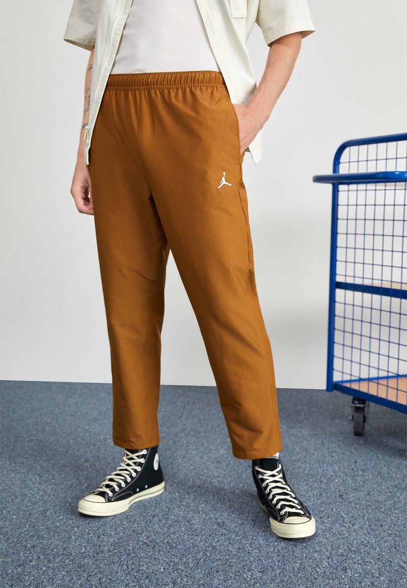 Jordan CROP - Tracksuit bottoms - lt british tan/(white)/beige - Zalando.ie