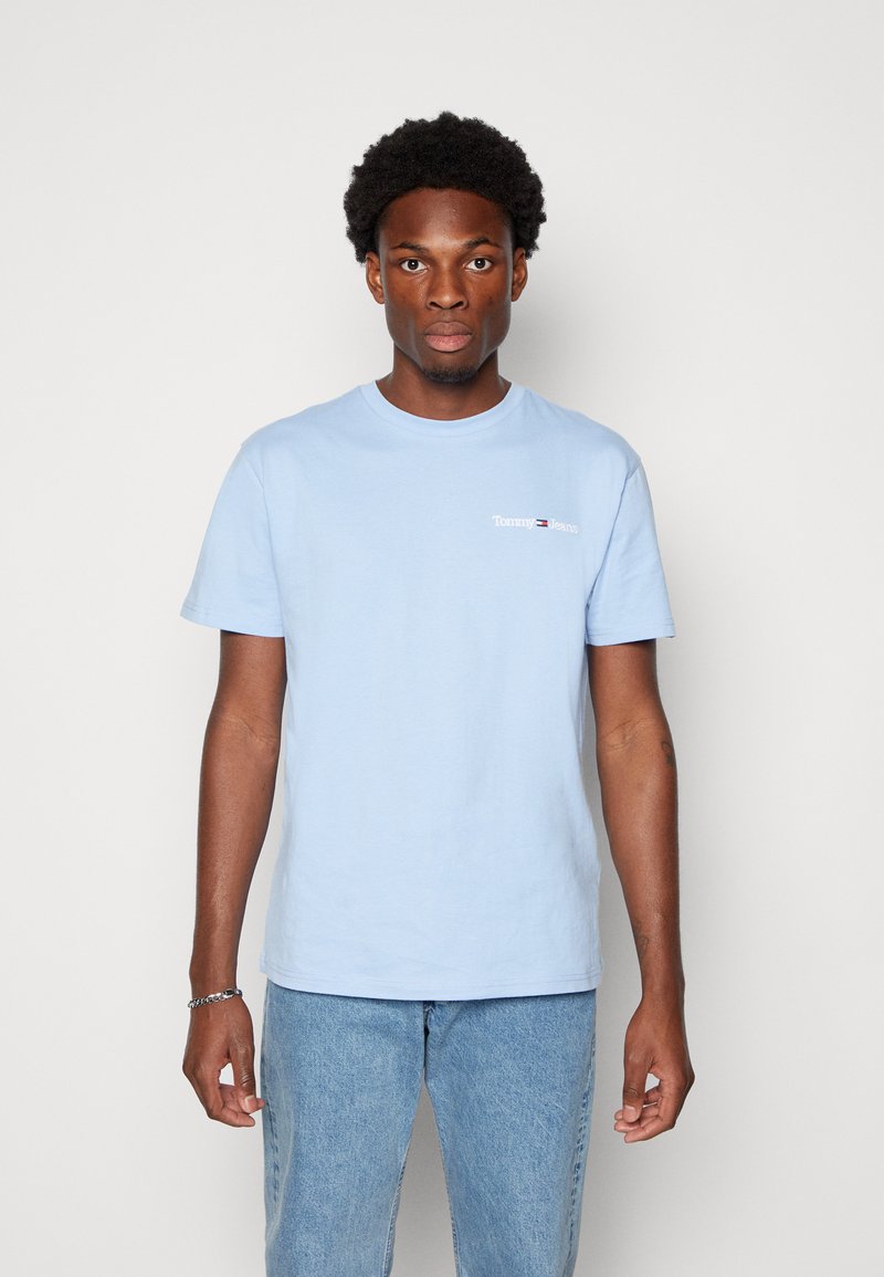 Tommy Jeans LINEAR CHEST TEE - Camiseta básica - pearly blue/azul claro ...