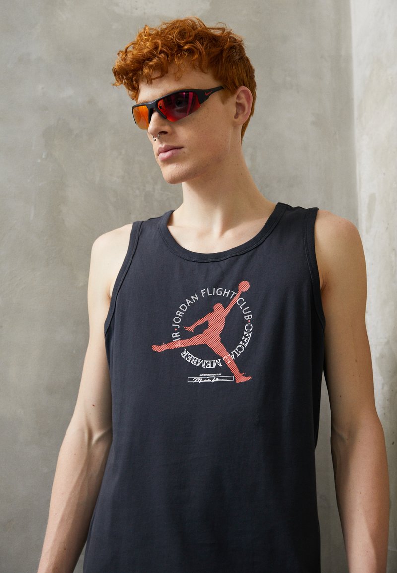 Jordan Top - off noir/magic ember/black - Zalando