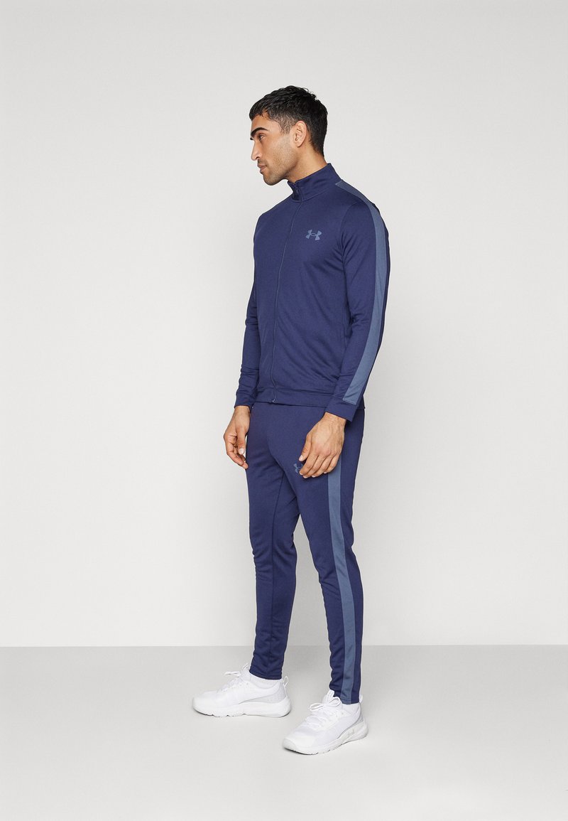 Under Armour TRACK SUIT SET - Tuta - midnight navy/downpour gray/blu ...