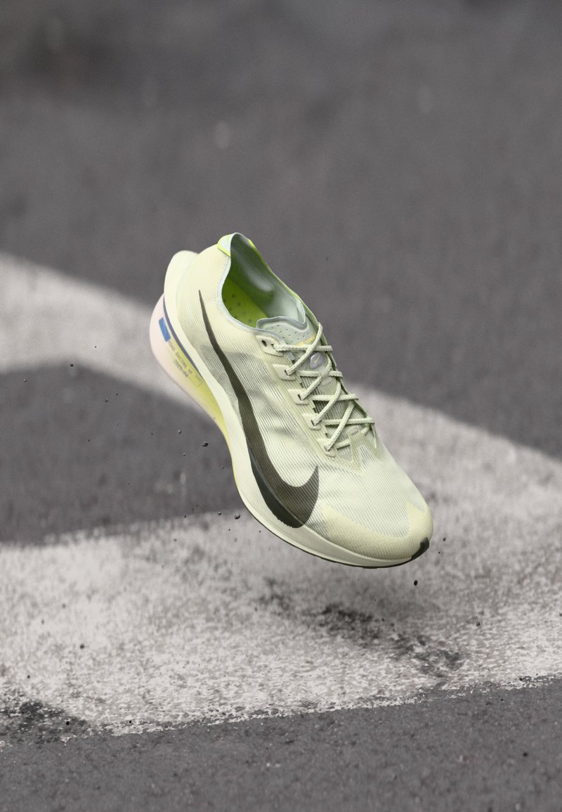 Nike Performance VAPORFLY 4 - Laufschuh Straße - sea glass/sequoia ...