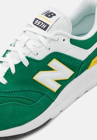 New Balance CM997 UNISEX - Sneakers laag - green/groen - Zalando.nl