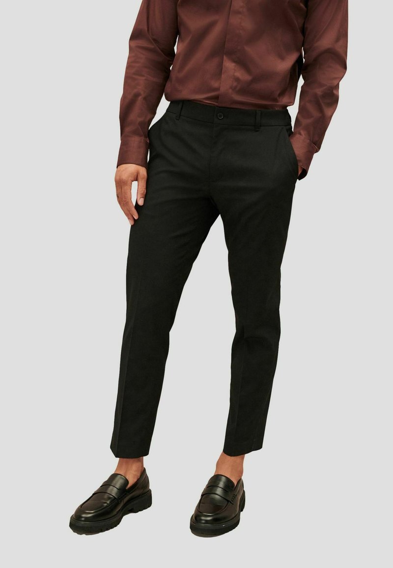 Next EDIT CHINOS SLIM FIT - Chino - black/schwarz - Zalando.at