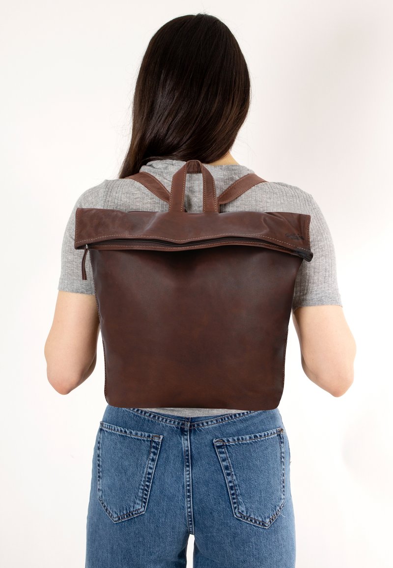Gusti Leder MORENO A. - Backpack - dunkelbraun/donkerbruin - Zalando.be