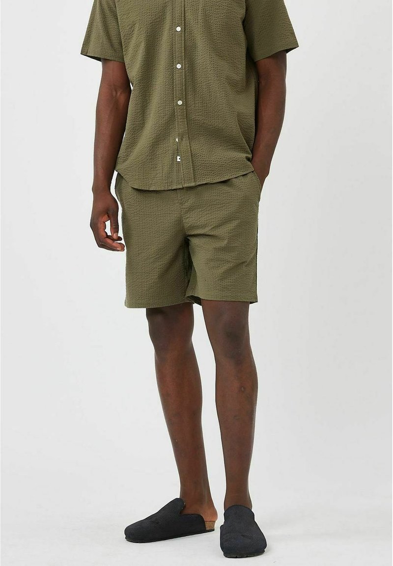 Minimum JENNUS - Shorts - beetle/dunkelgrün - Zalando.de