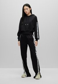 HUGO NELEGA - Pantalon de survêtement - black one/noir - ZALANDO.FR