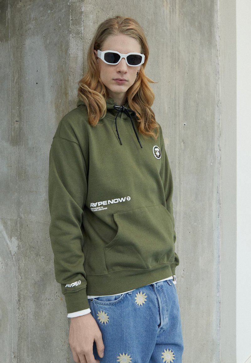AAPE By A Bathing Ape HOODIE - Sudadera - olive/verde oliva - Zalando.es