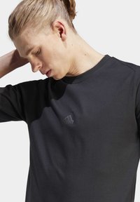 adidas Sportswear M Z N E - T-Shirt basic - black/schwarz - Zalando.ch