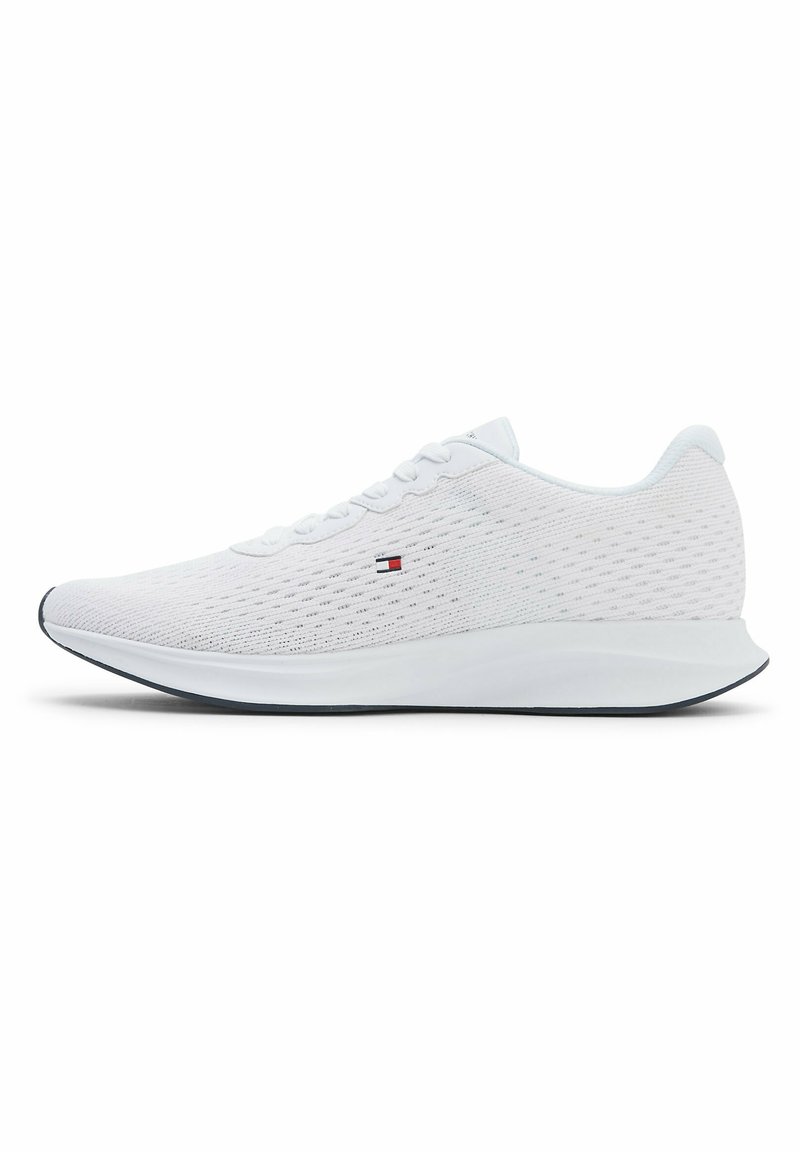 Tommy Hilfiger LIGHTWEIGHT RUNNER FLAG - Sneaker low - white/weiß ...