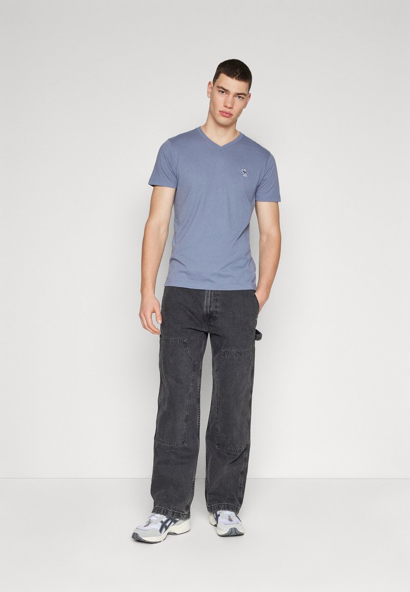 Abercrombie & Fitch 5-PACK ELEVATED ICON V-NECK TEES - T-Shirt basic - BLACK/BLUE/GREY/BROWN ...
