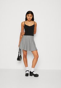 Hollister Co. BARE TRIM RUCHED BUST CUPS - Top - casual black/negro ...